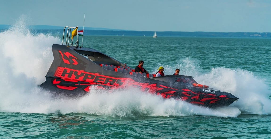 Hölgyek a siófoki hyperjet ellen - AQUA Vízisport és Életmód Magazin